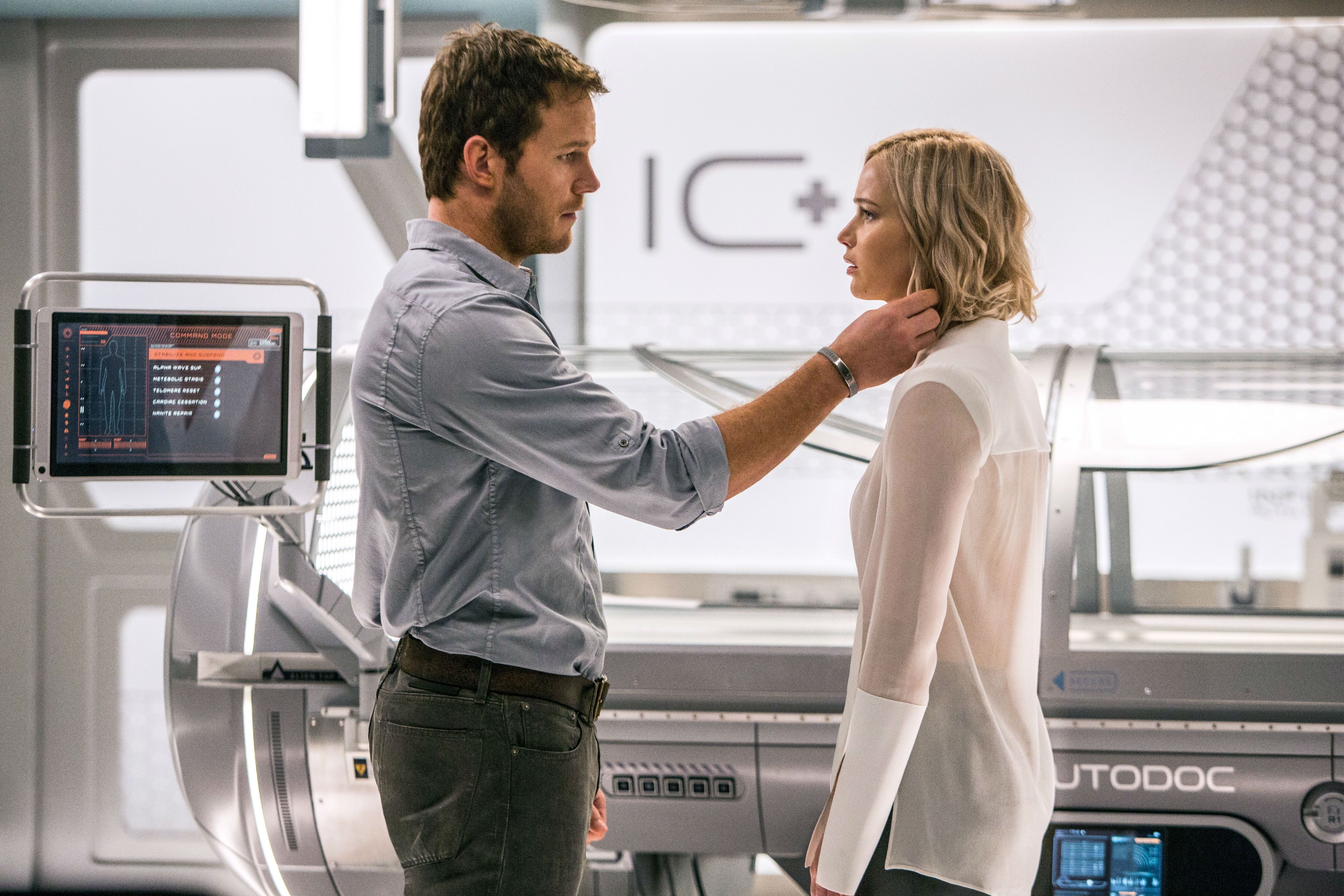 Passengers Images: Jennifer Lawrence & Chris Pratt On a Spaceship