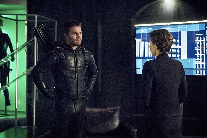 Arrow Episode 4 Extended Trailer Teases a Prison Break & Team Conflict