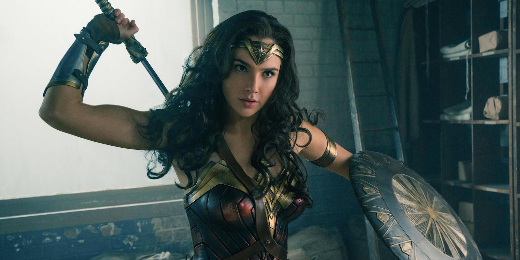 12 Best Weapons And Equipment Used By Wonder Woman