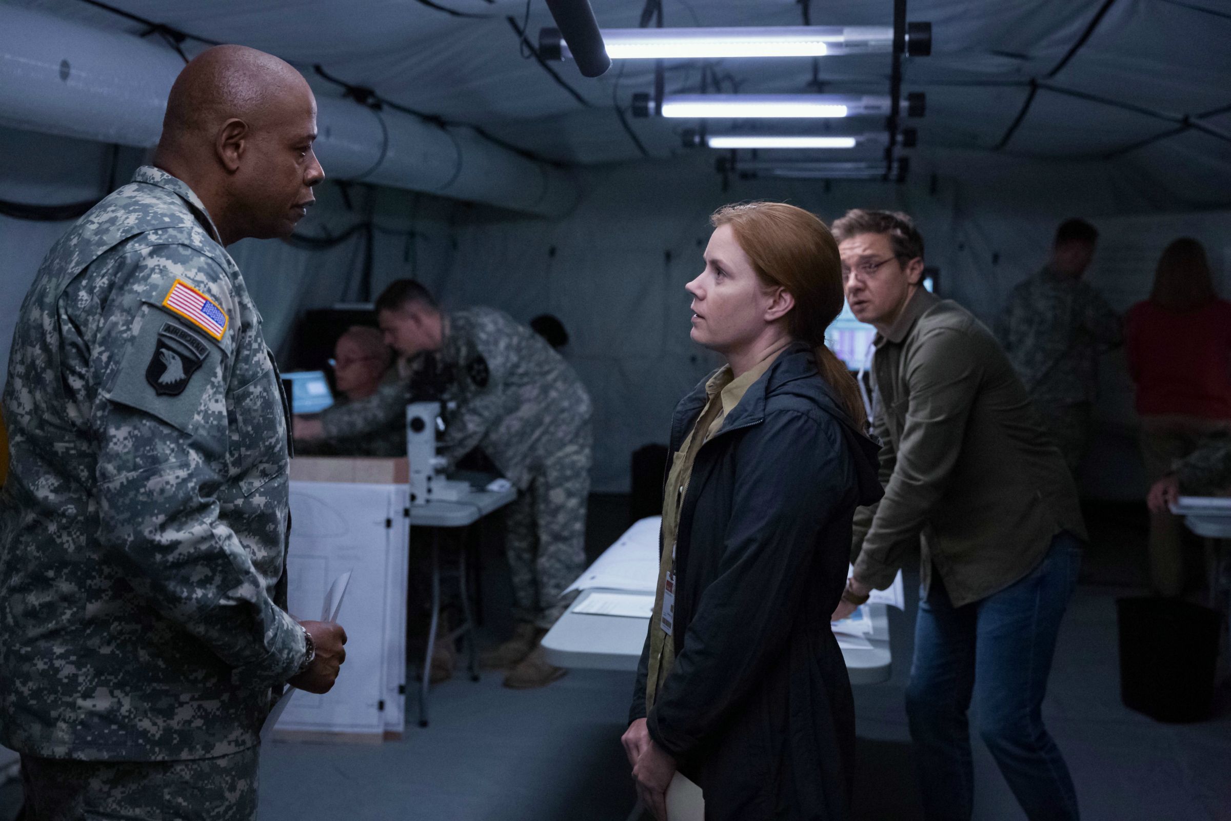 Arrival Images: Amy Adams & Jeremy Renner Investigate a Close Encounter