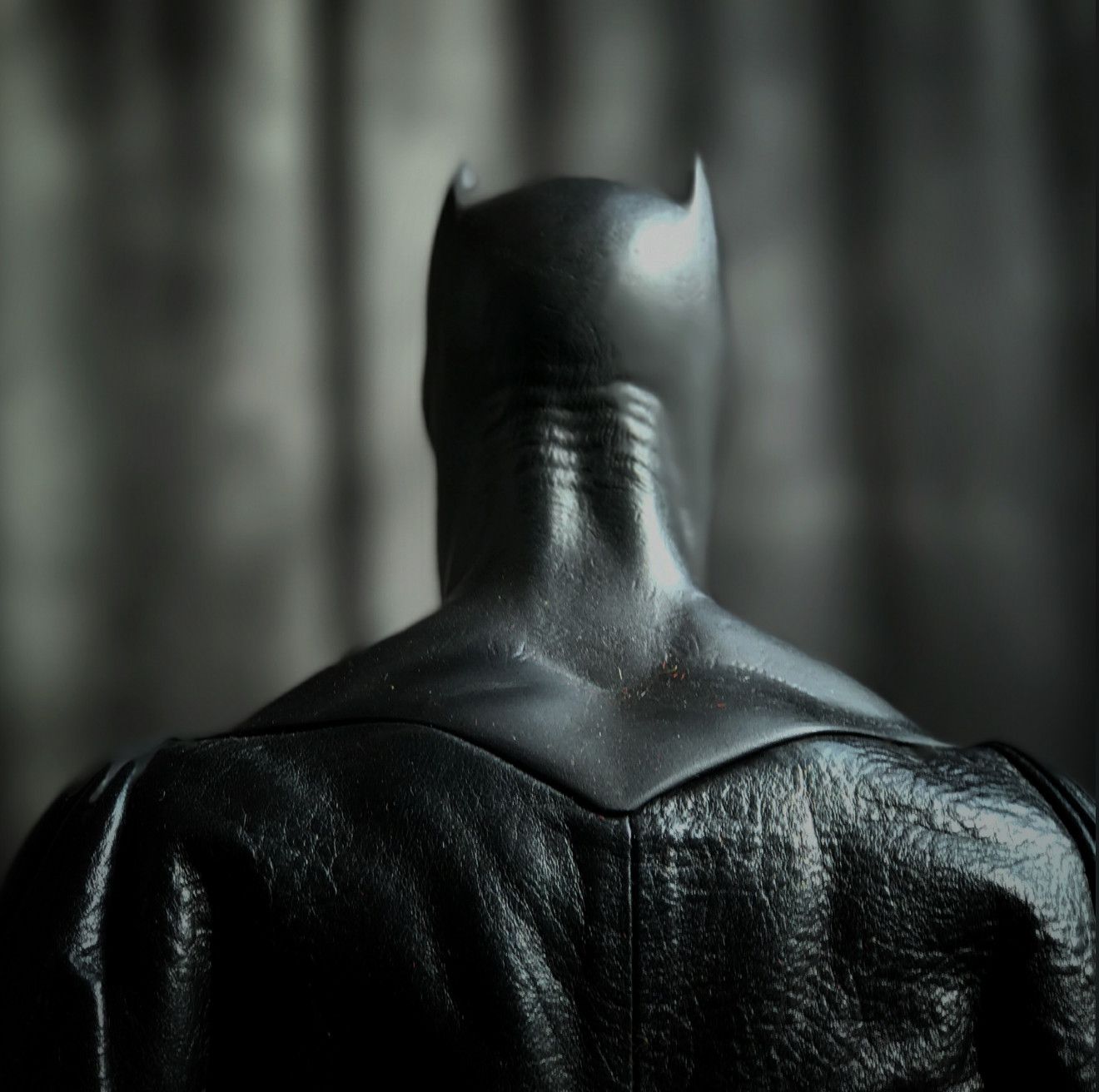 Justice League Toy Image Highlights Batman's Cape & Cowl