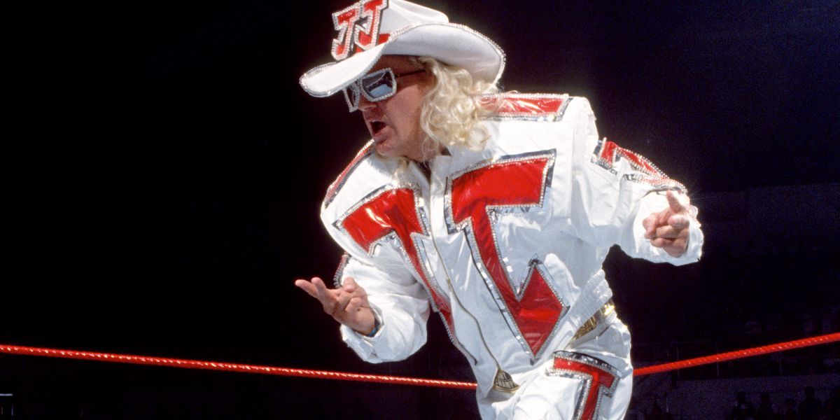 15 Behind-The-Scenes Secrets Only Wrestling Superfans Know About The WWE