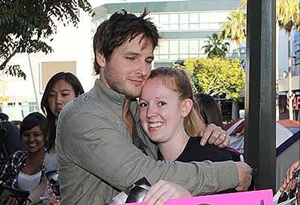 10 Awkward Fan Photos With Actresses (And 10 With Actors)