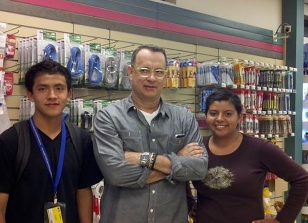 10 Awkward Fan Photos With Actresses (And 10 With Actors)