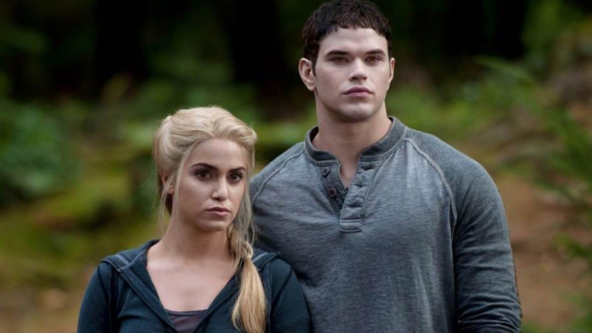 10 Actors Who Regretted Being In Twilight Movies (And 10 Who Adored It)