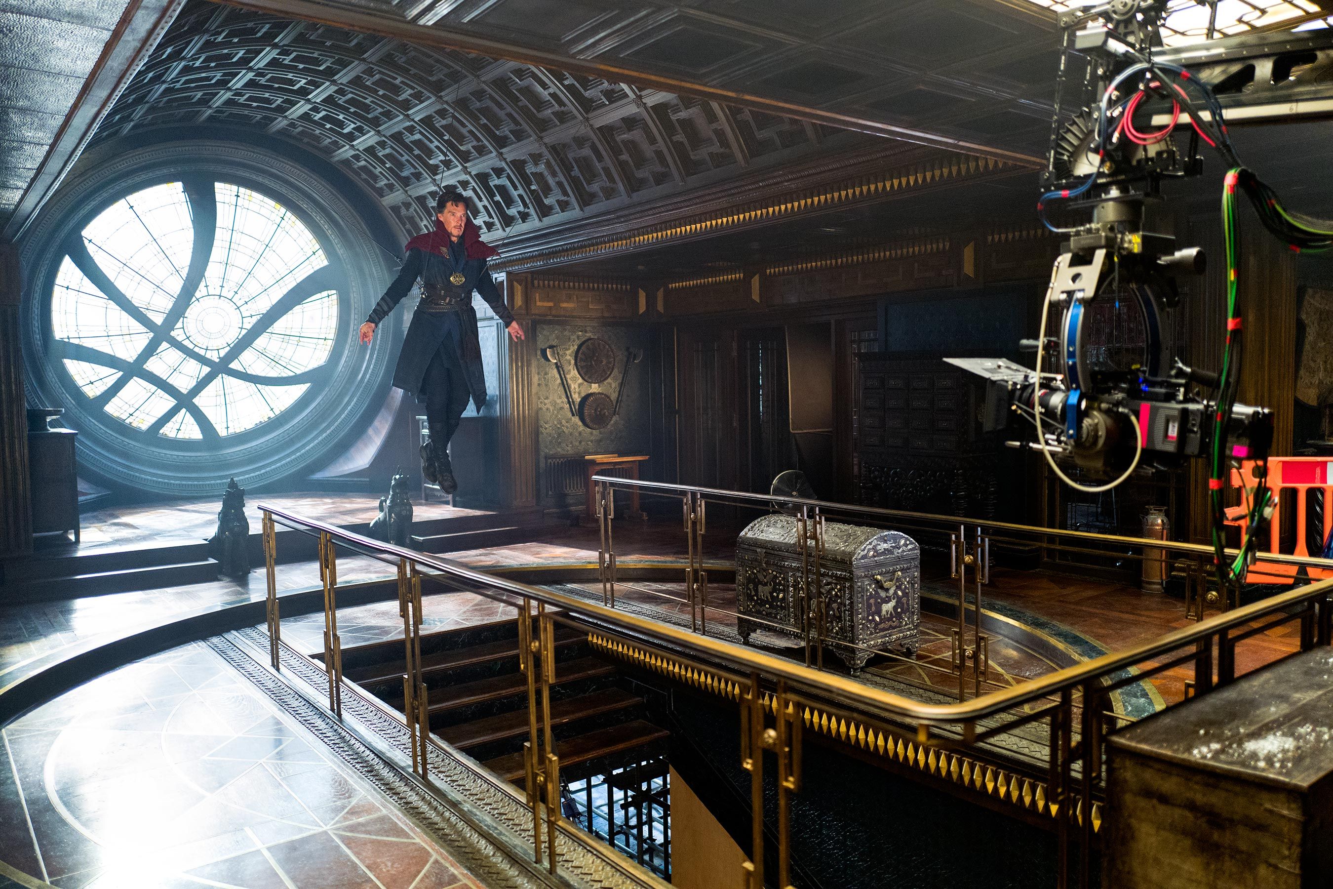 25 Behind-The-Scenes Photos That Completely Change Doctor Strange