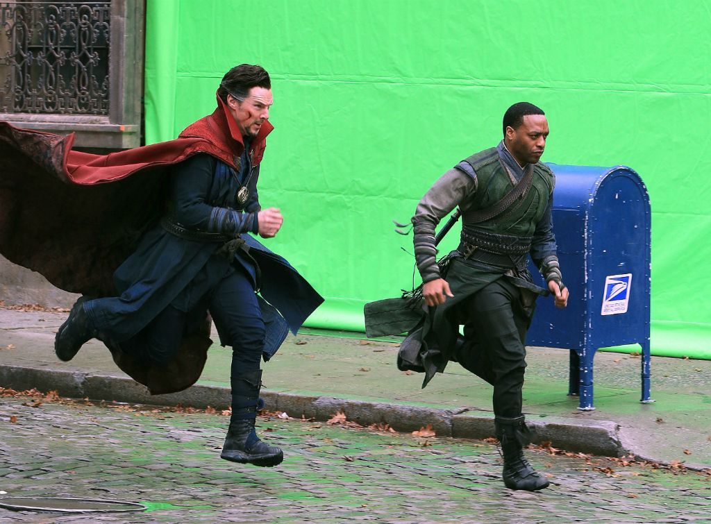 25 Behind-The-Scenes Photos That Completely Change Doctor Strange