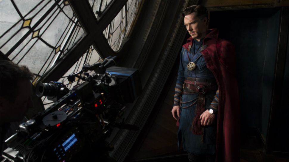 25 Behind-The-Scenes Photos That Completely Change Doctor Strange