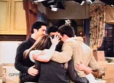 20 Behind-The-Scenes Photos That Completely Change Friends