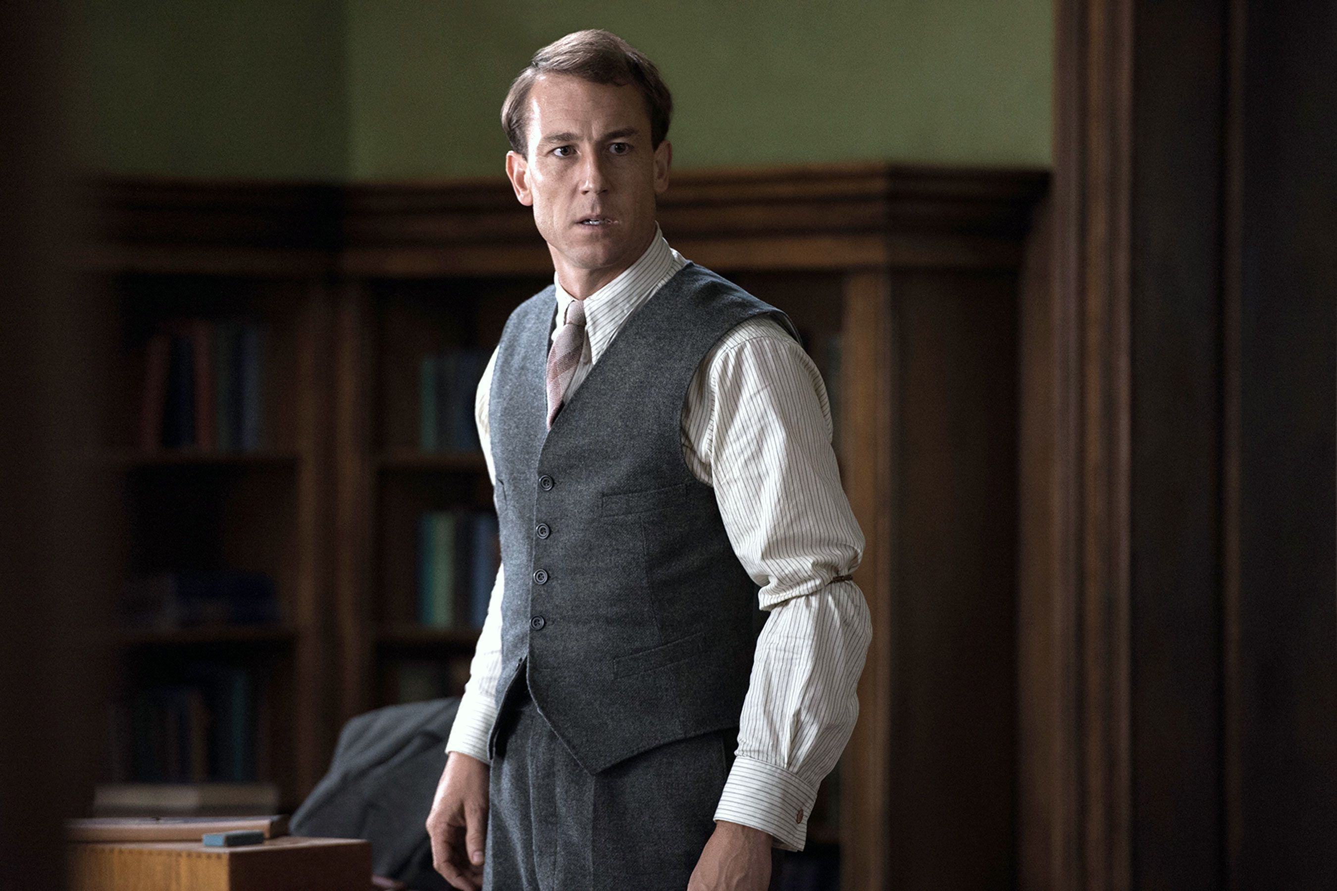 25 Weird Things Cut From Outlander (That Were In The Books)