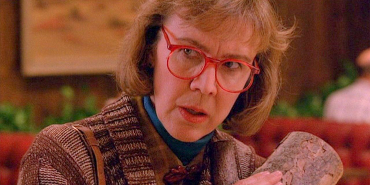 Twin Peaks: The 10 Weirdest Things The Log Lady Ever Said