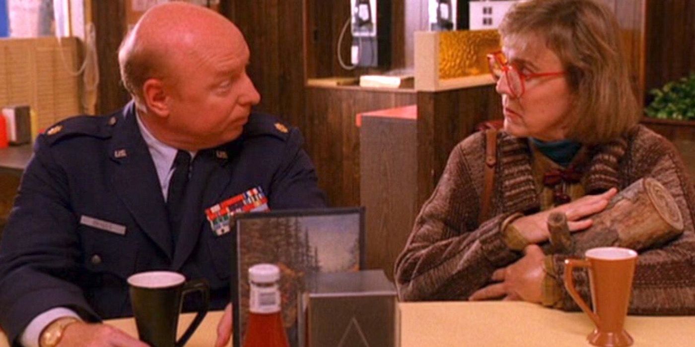 Twin Peaks: The 10 Weirdest Things The Log Lady Ever Said