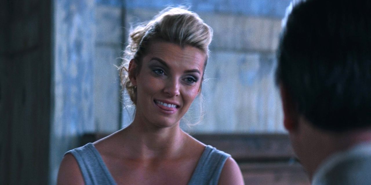 GLOW: 5 Reasons Debbie Is The Show’s Hero (And 5 Why She’s The Villain)