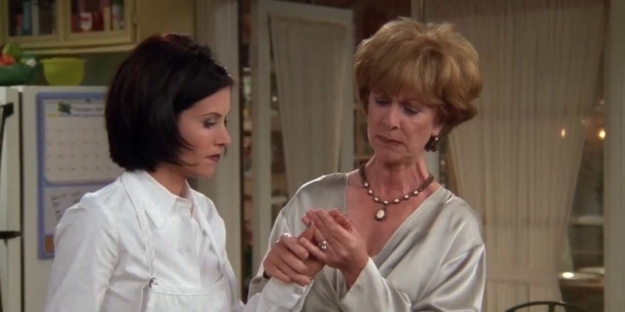 Friends: 5 Best Things Monica Did For Phoebe (& 5 Phoebe Did For Monica)