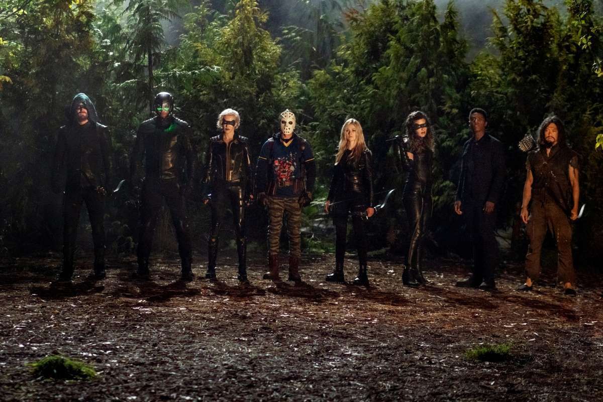 New Arrow Photos Tease Visit to Lian Yu by Entire Team