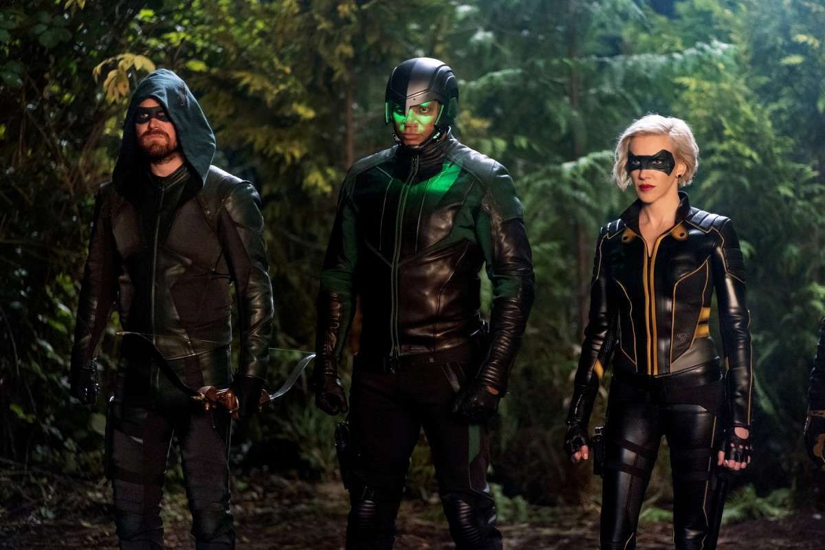 New Arrow Photos Tease Visit to Lian Yu by Entire Team