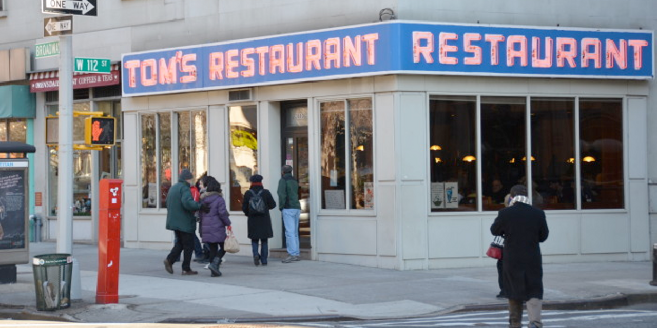 Seinfeld: 9 Hidden Details You Never Noticed About Monk's Cafe