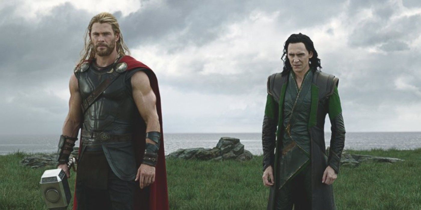 Thor: 5 Reasons Mjolnir Is A Better Weapon (& 5 Reasons It's Stormbreaker)