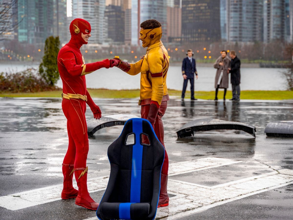 The Flash: Barry Allen & Wally West Reunite in Season 6 Photos