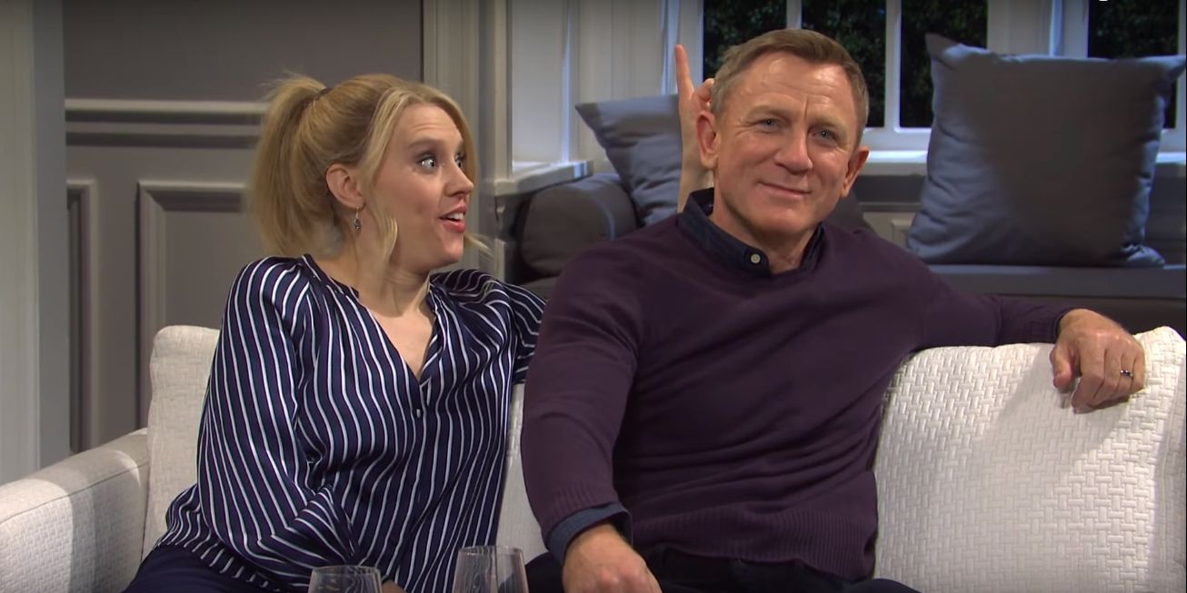 Daniel Craig Can't Stop Laughing In SNL Sketch