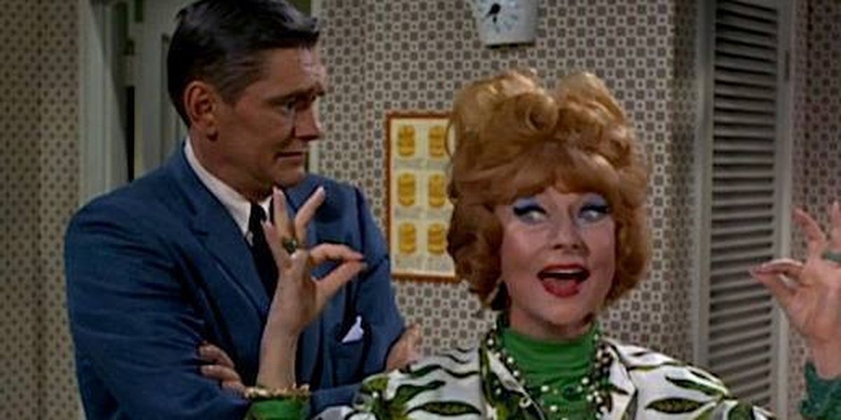 10 Sitcom Characters With Supernatural Abilities, Ranked By Power