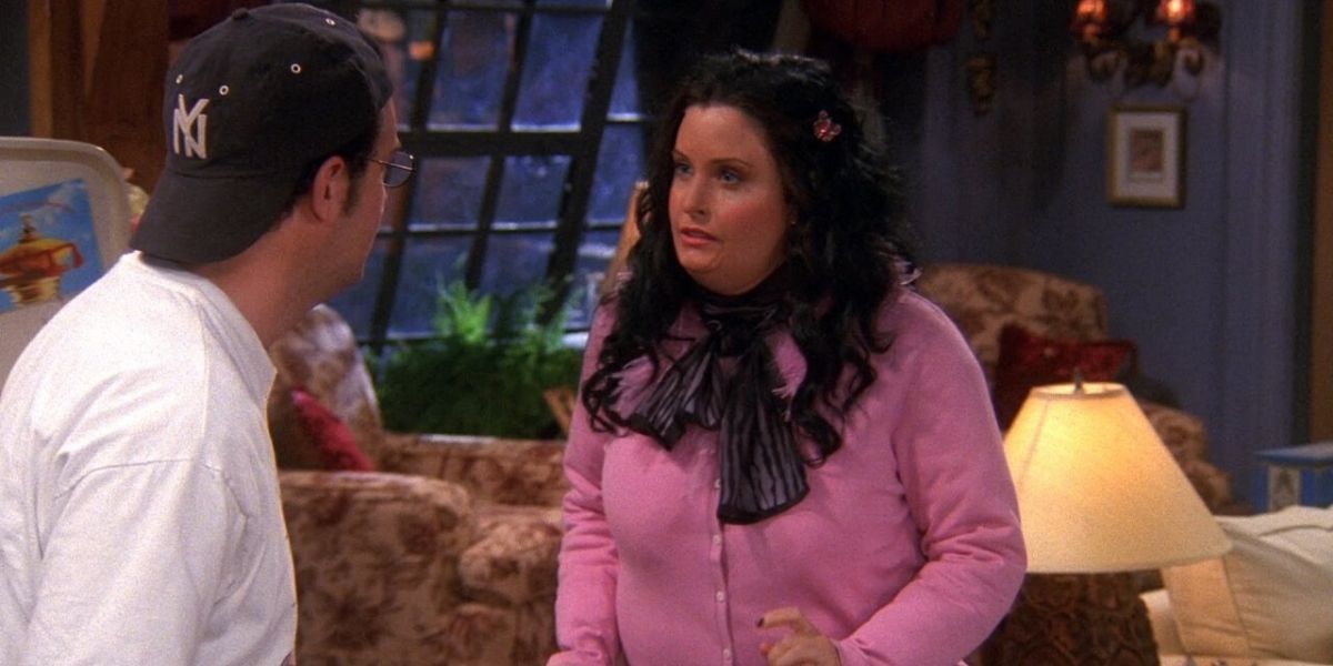 Friends: 10 Hilarious Scenes Involving Body Parts That Fans Still Laugh At