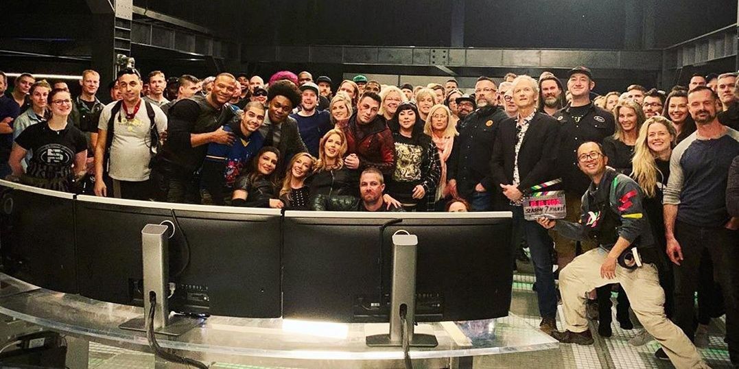 10 Best Behind The Scenes Photos From Arrow