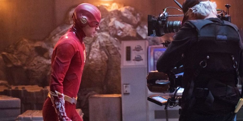 10 Best Behind The Scenes Photos From The Flash