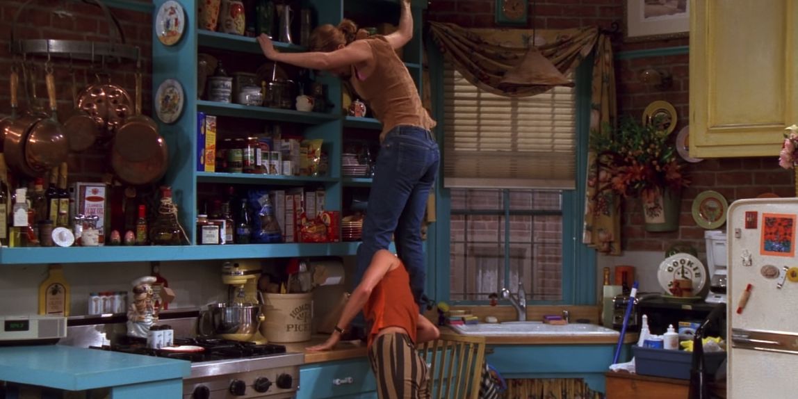 Friends: 10 Jokes From Season 8 That Aged Poorly