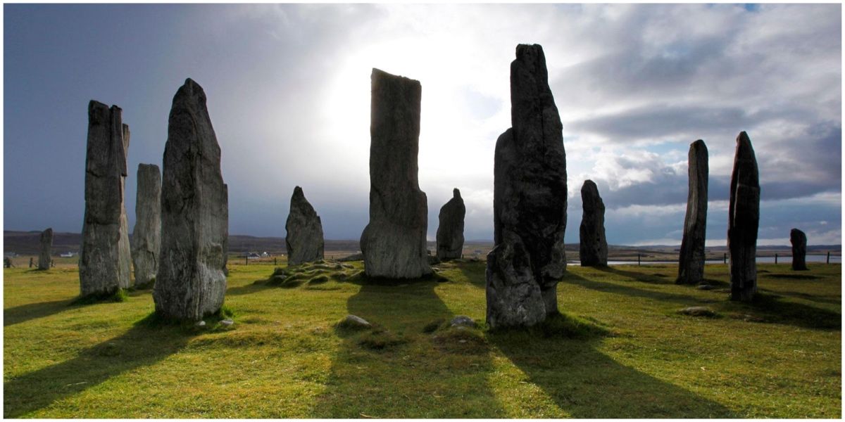 Every Outlander Character Who Can Time Travel