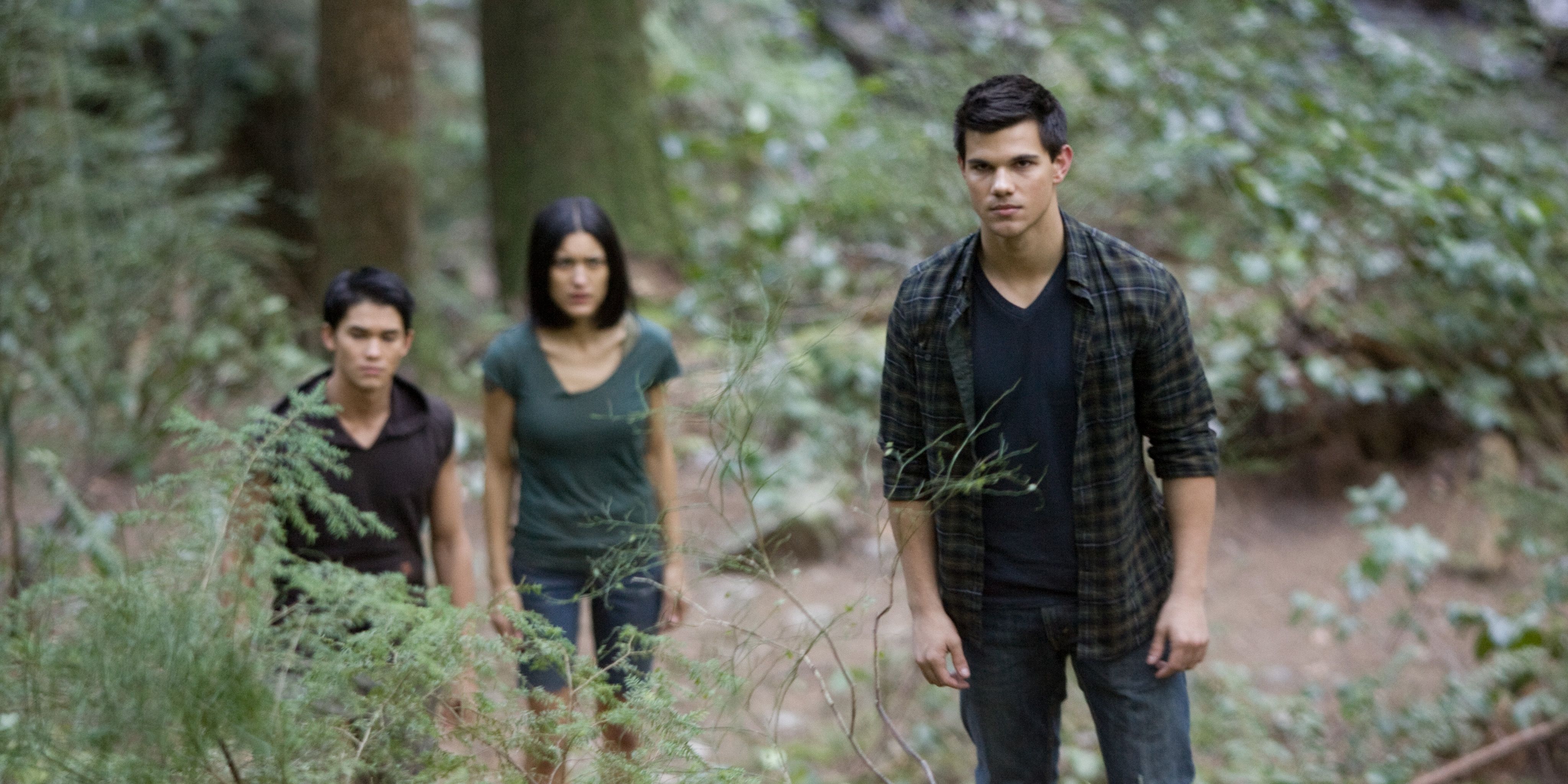 Twilight: 5 Reasons Jacob Should Have Imprinted on Leah (& 5 Reasons ...