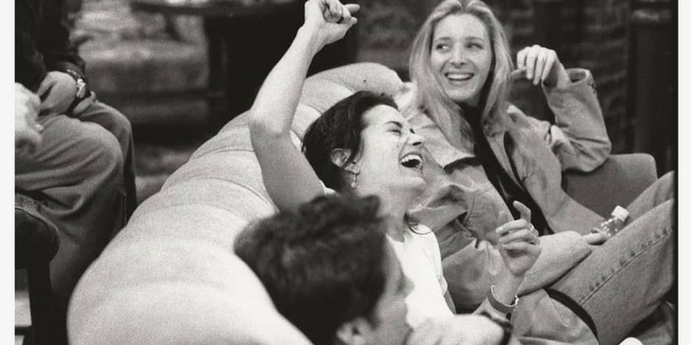 10 Best Behind The Scenes Photos From Friends