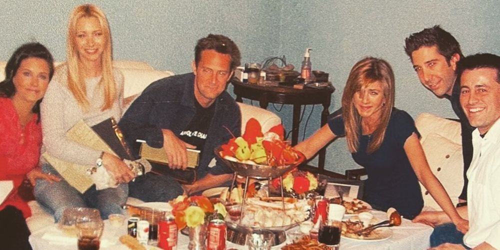 10 Best Behind The Scenes Photos From Friends