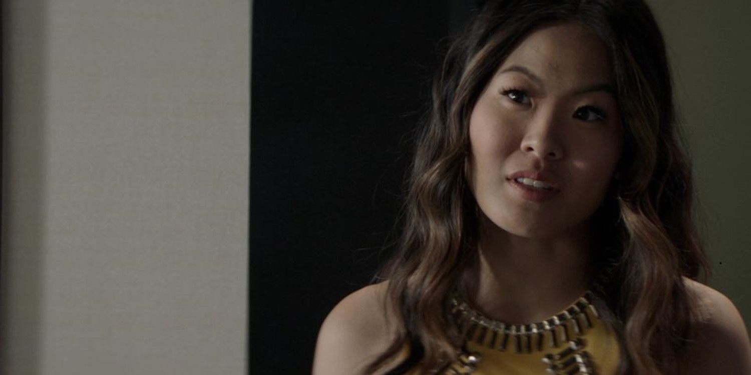 Batman: Everyone Who Knows Bruce Wayne's Secret Identity In The Arrowverse