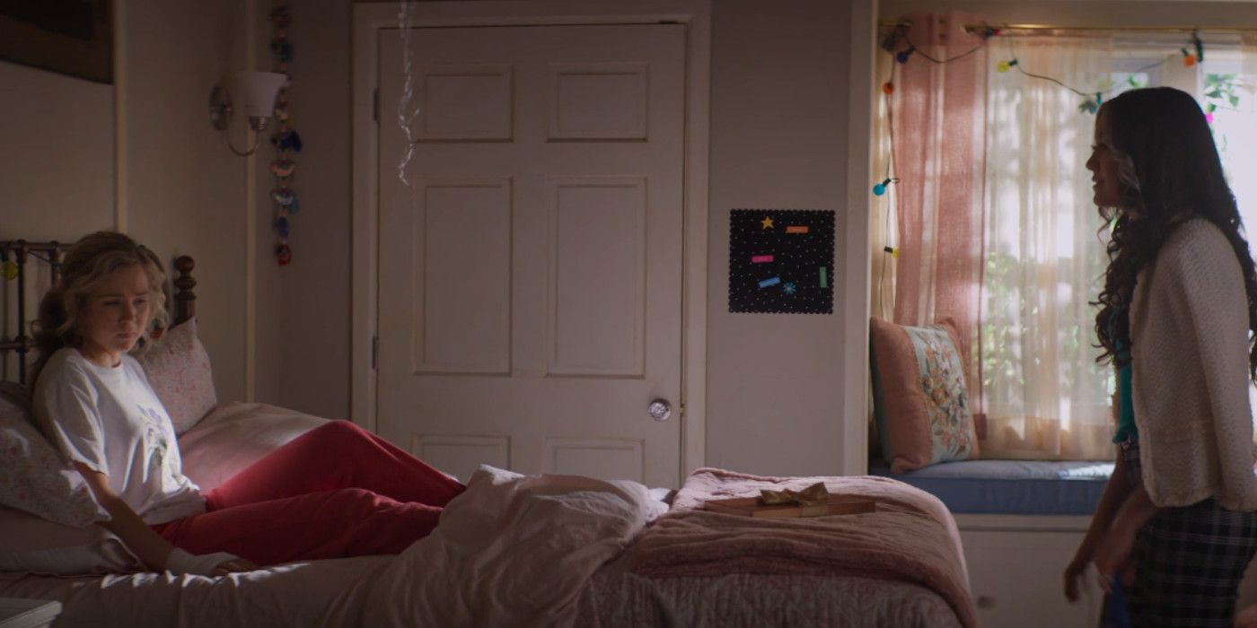 Stargirl Breaks Hollywoods Superhero Identity Problem