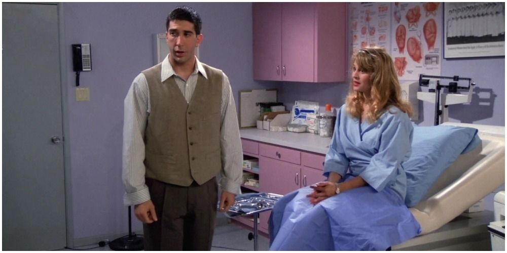 Friends: 10 Season 1 Jokes Everyone Completely Missed