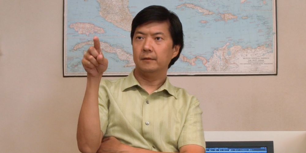 Community: 5 Reasons Señor Chang Is The Worst (& 5 Reasons It's Ian Duncan)