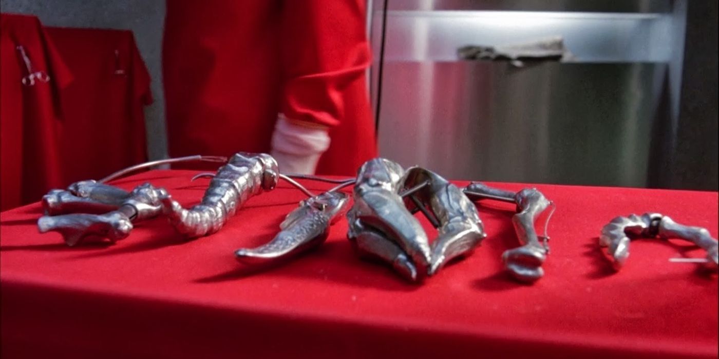 Why Dead Ringers Is The First (& Best) Cronenberg Movie To Become A TV Show