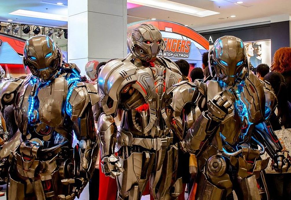 10 Ridiculously Difficult Sci-Fi Movie Cosplays That Fans Pulled Off