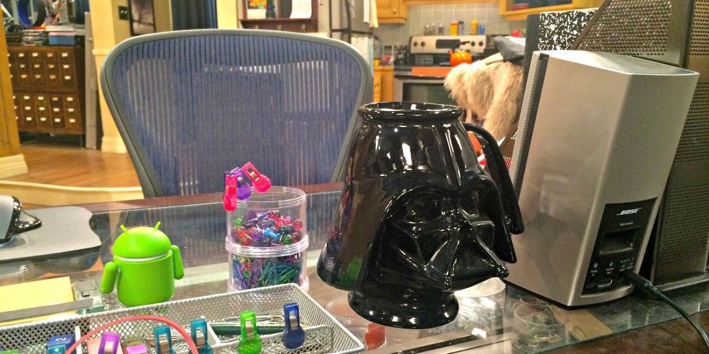 The Big Bang Theory: 10 Hilarious Things Fans Saw In The Background