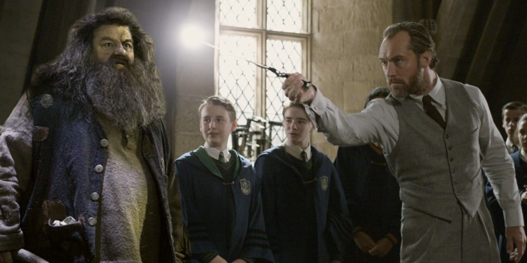 Fantastic Beasts 3 Star Has Theory For How Hagrid Can Join Prequel Movies