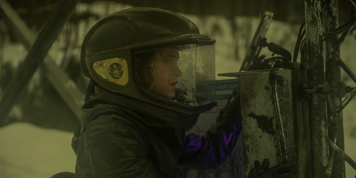 The 100: 5 Times Clarke Was The Better Leader (& 5 It Was Bellamy)