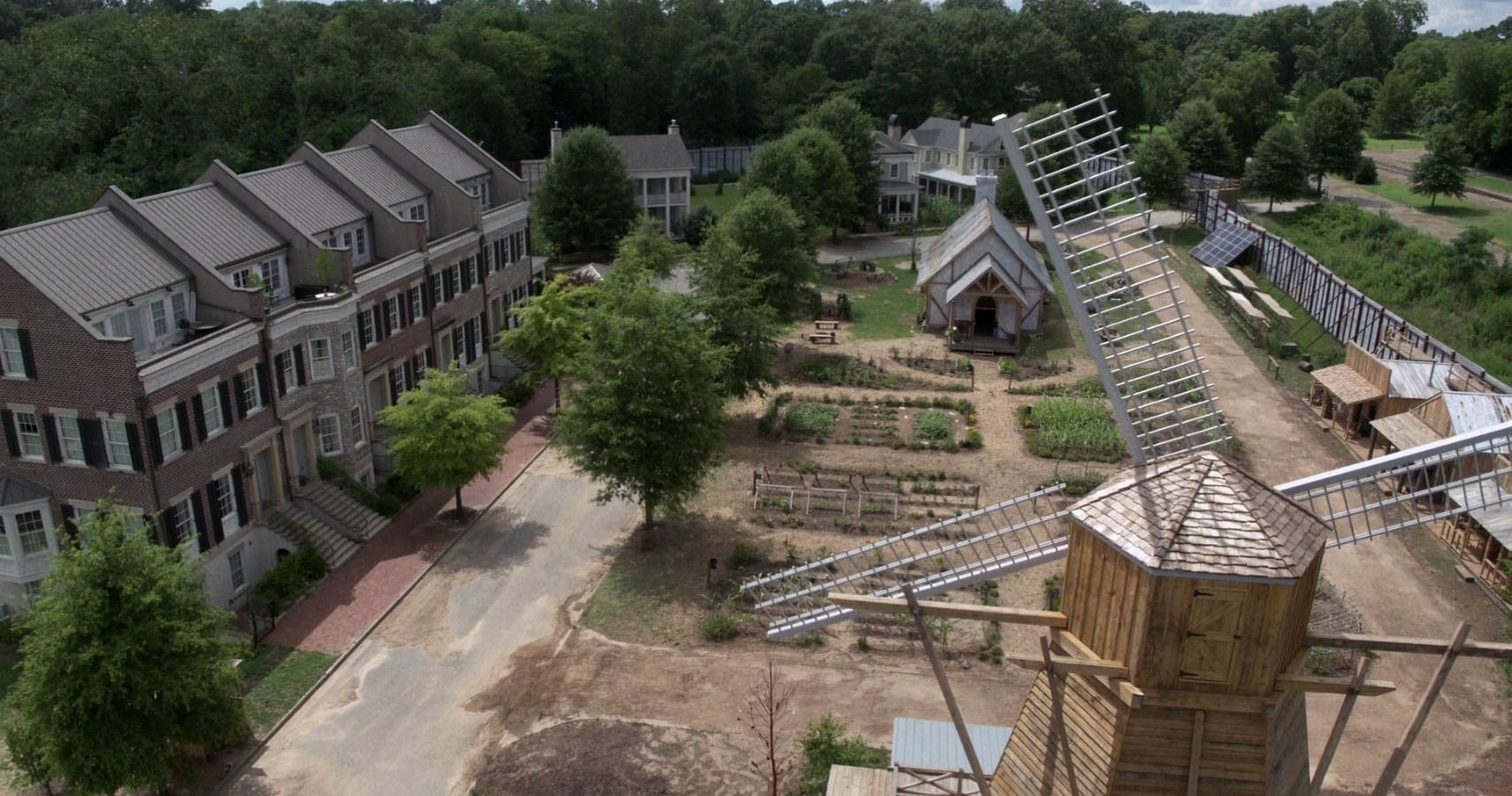 The Walking Dead: 10 Things About Alexandria That Don't Make Sense