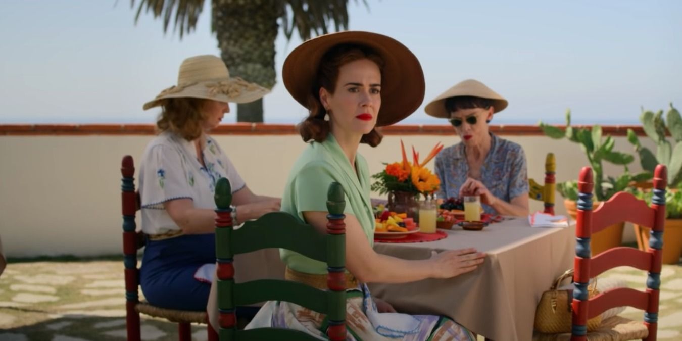 Ratched: The 10 Best '40s Outfits, Ranked