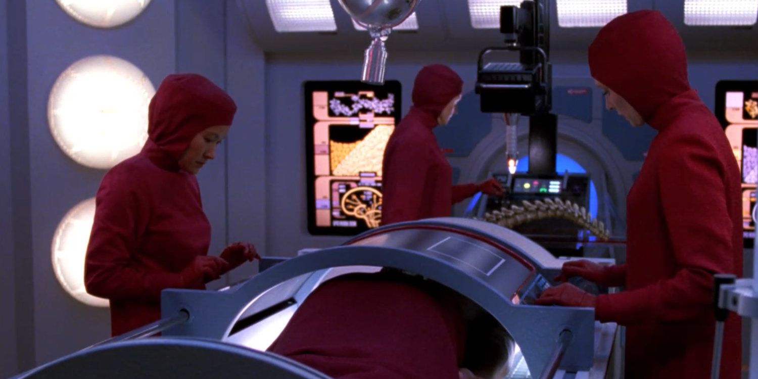 Star Trek TNG: 5 Times Beverly Crusher Was Terrible (& 5 Times She Was Incredible)