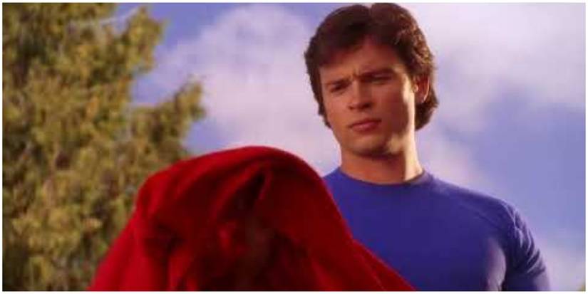 Smallville: 10 Things You Didn't Notice About Clark Kent's Costume