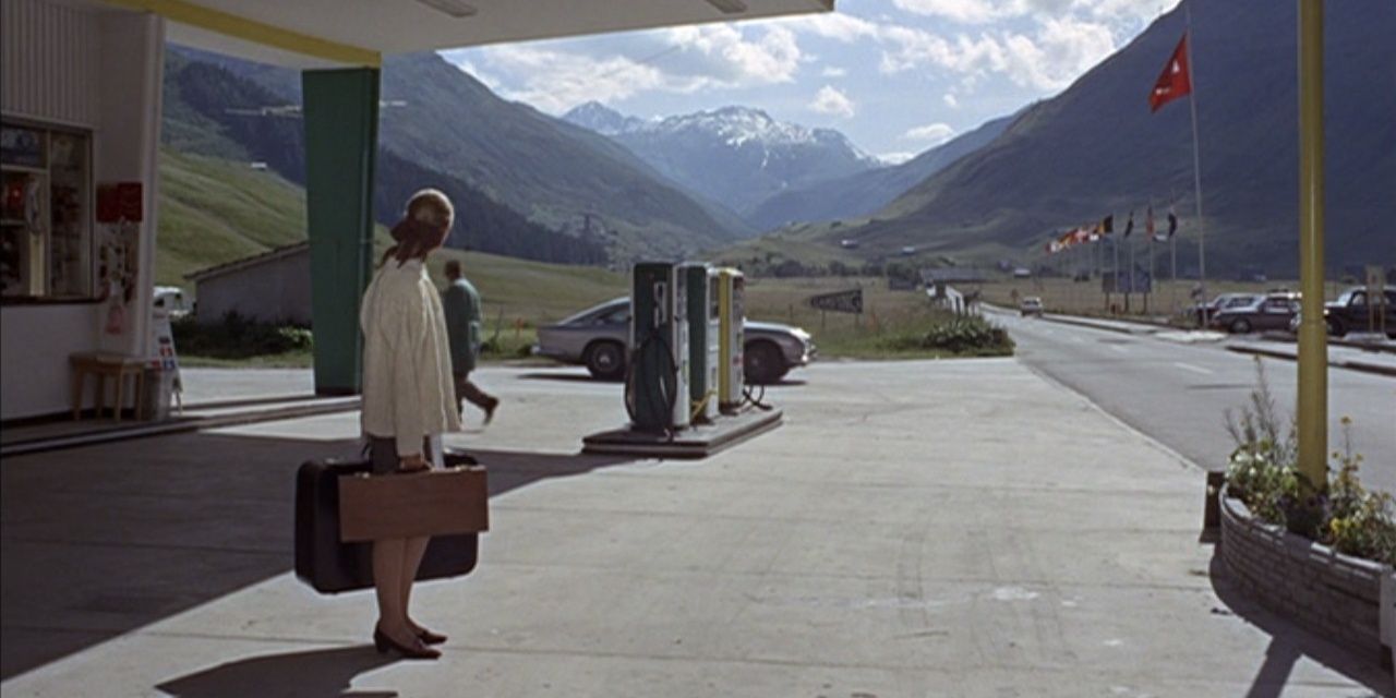 James Bond's Goldfinger: 5 Ways The Iconic Bond Film Hasn't Aged Well ...