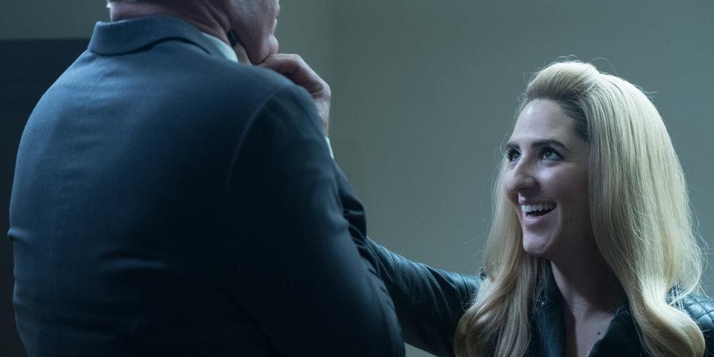 The Good Place: 5 Ways Good Janets Are Best (& 5 Ways Bad Janets Rule More)