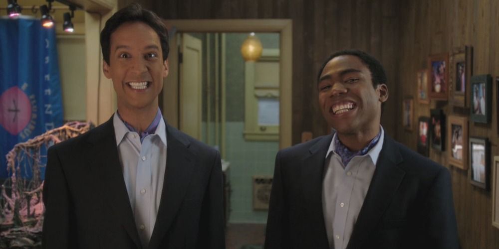 Community: 10 Major Flaws That Fans Choose To Ignore