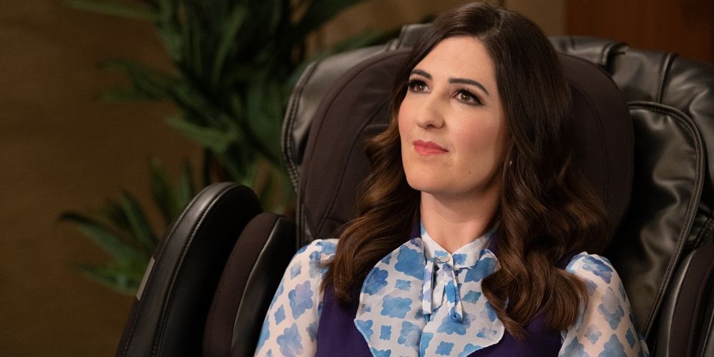 The Good Place: 5 Ways Good Janets Are Best (& 5 Ways Bad Janets Rule More)
